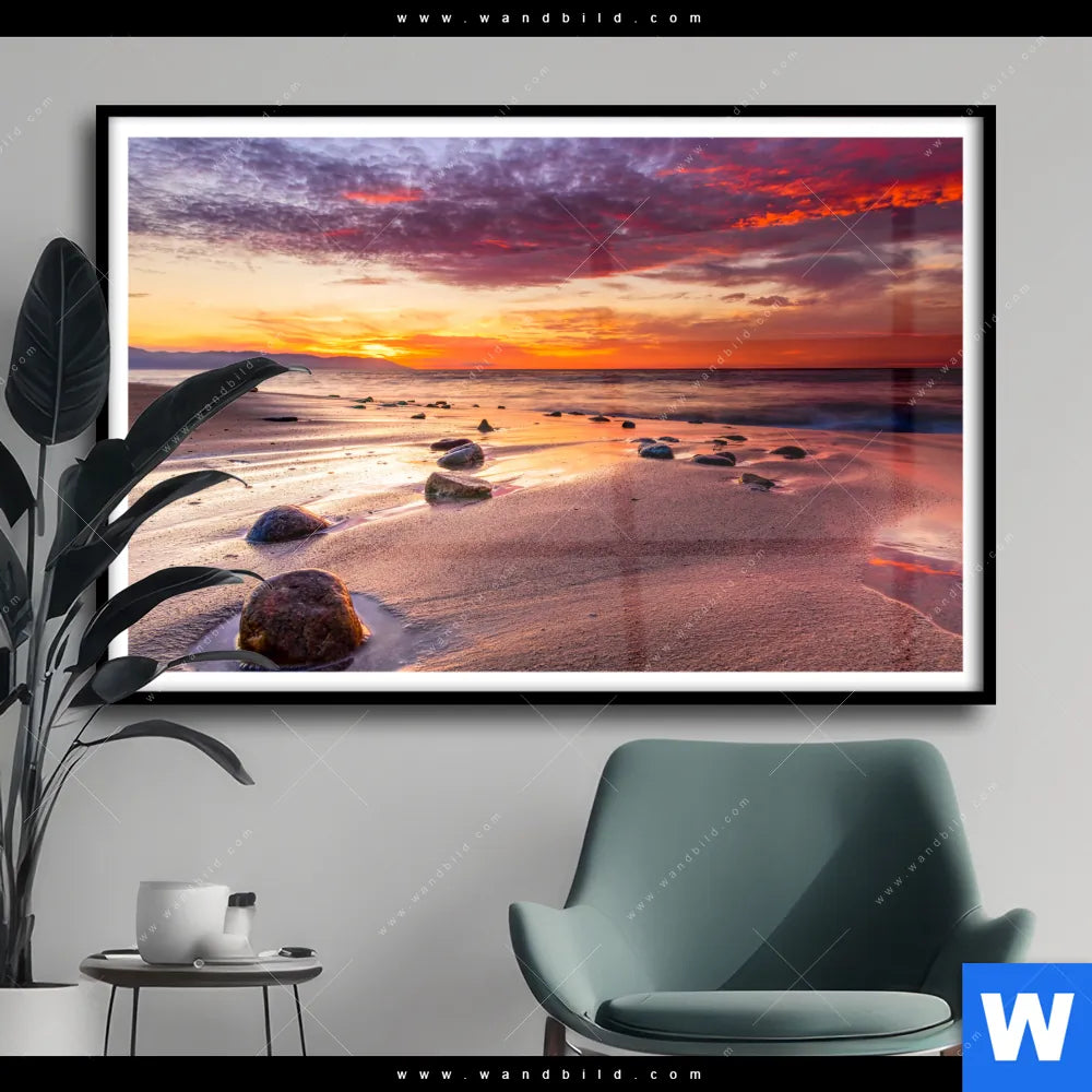 Poster ♥️ Sonnenuntergang am Strand mit Felsen | Querformat | wandbild.com